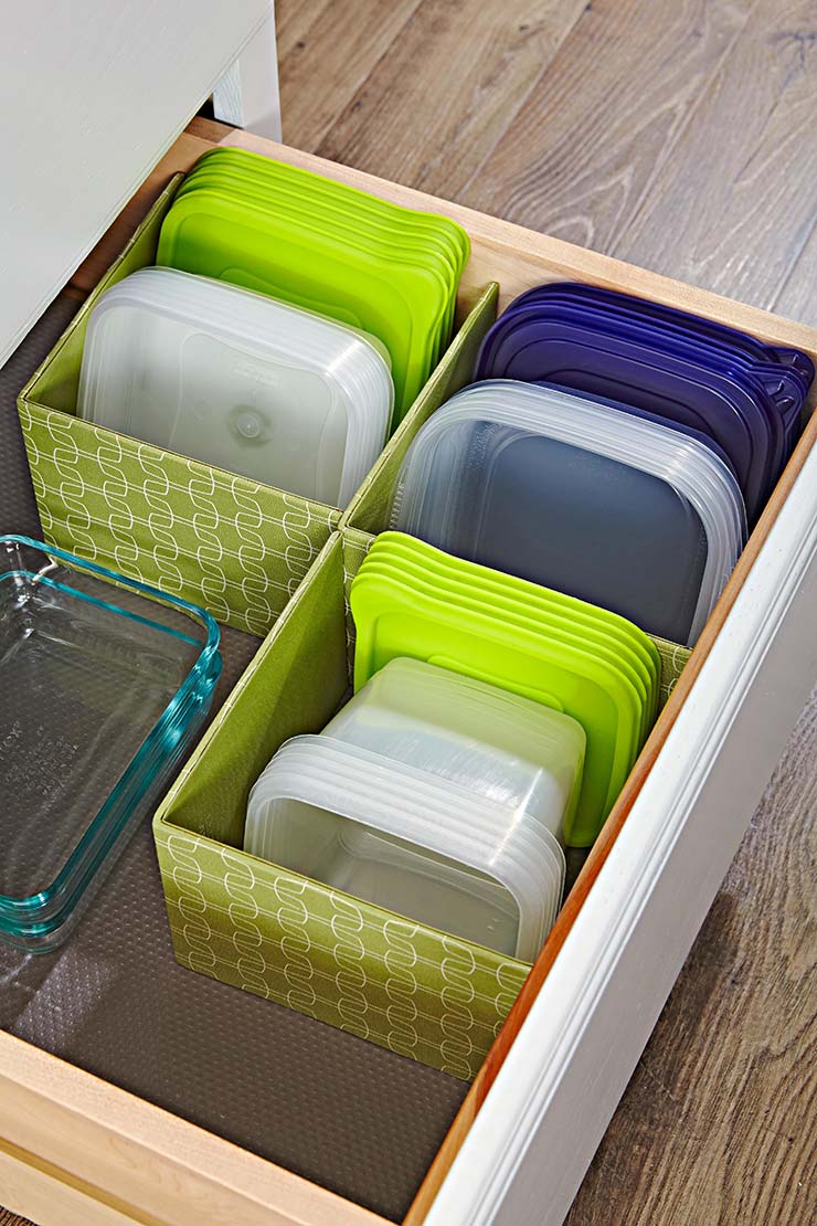 Comment organiser les boîtes Tupperware ? - Pôle Aménagement Maison